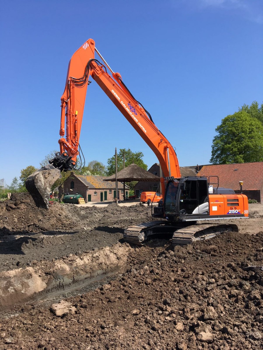 Gebr. Dalmulder Infra neemt nieuwe Hitachi Zaxis 250 LC-6 in gebruik ...